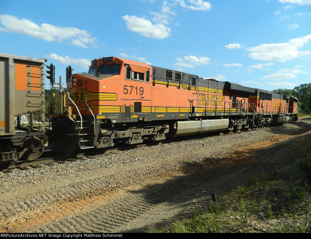 BNSF 5719